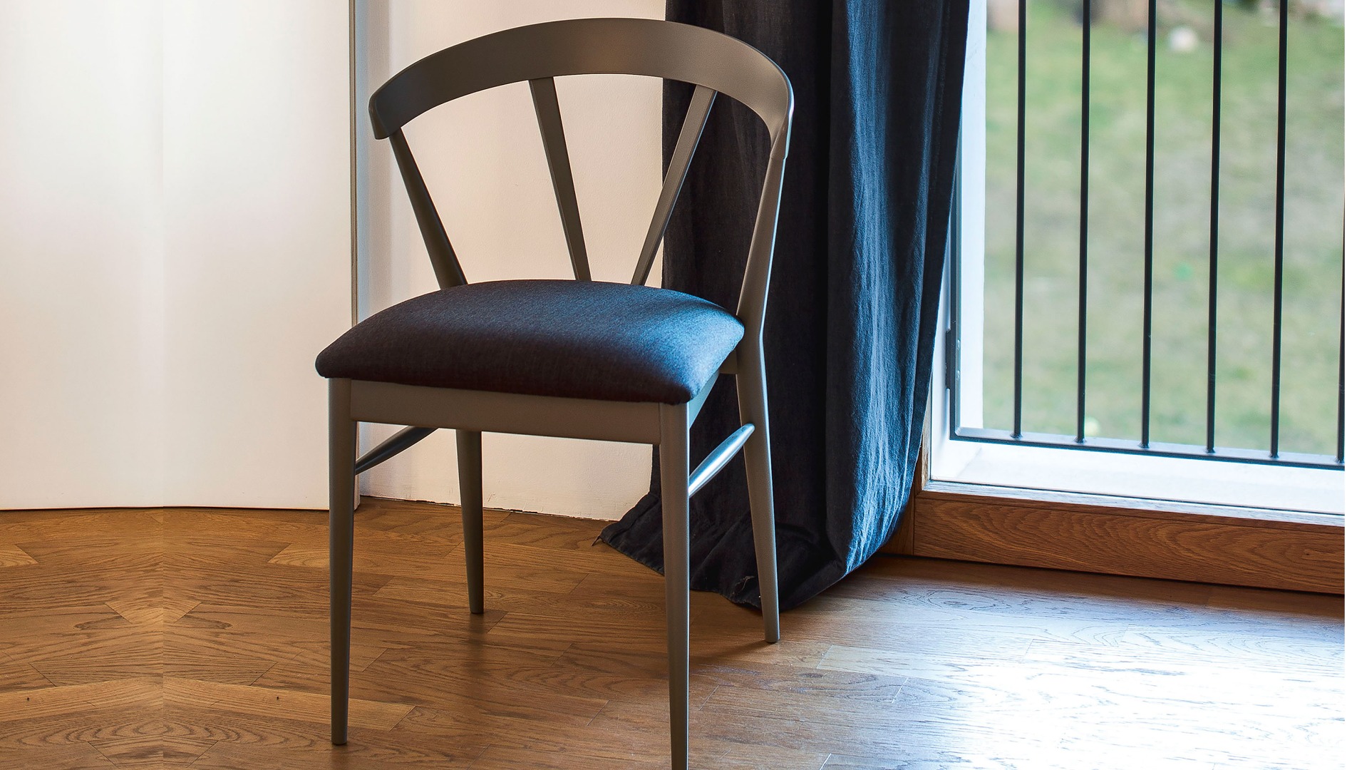 BR-1030 Cricket Side Chair